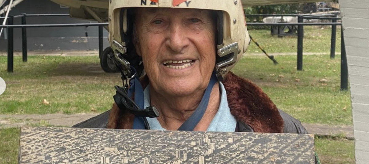 Tiene 92 años y fue instructor de aviones para la escuela que inspiró ...