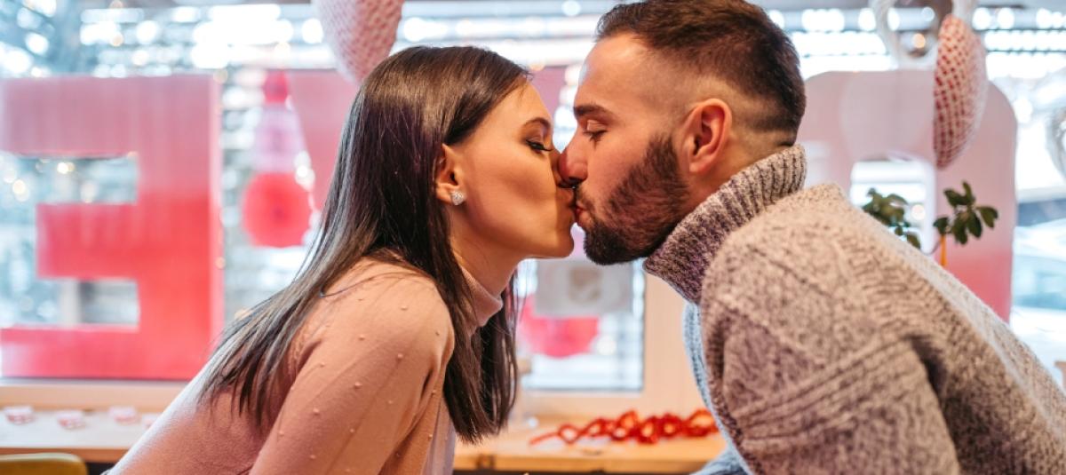 El beso que significa una gran demostración de amor: tipos de besos y cuándo dar cada uno de ellos