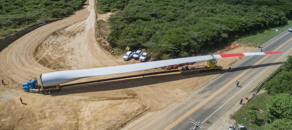 Llegaron al Atlántico los aerogeneradores del primer parque eólico de Celsia en Colombia