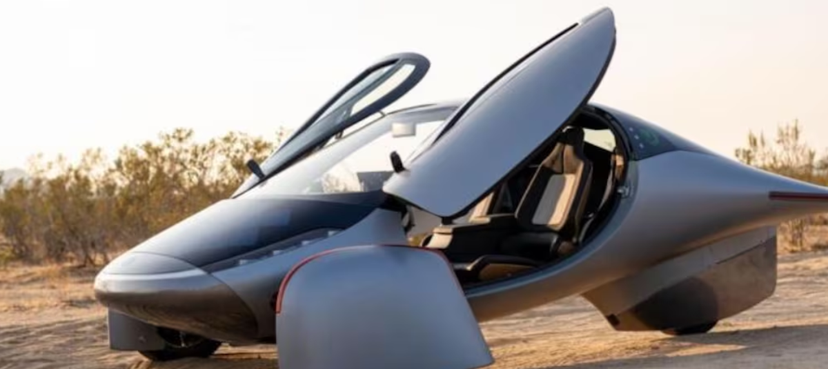 El carro solar de tres ruedas que no necesita enchufarse y recorre 1.600 km sin recarga