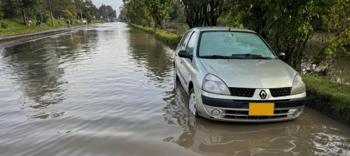 ¿Qué hacer con su carro en medio de la inundación?