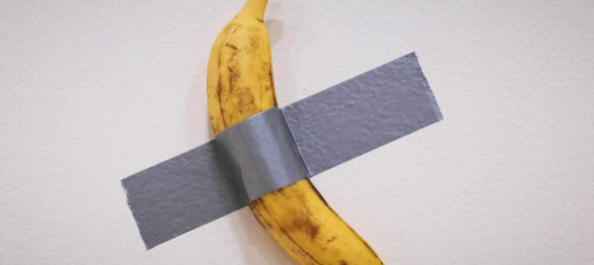 Un banano pegado a la pared con cinta: la historia de 'la obra de arte ...