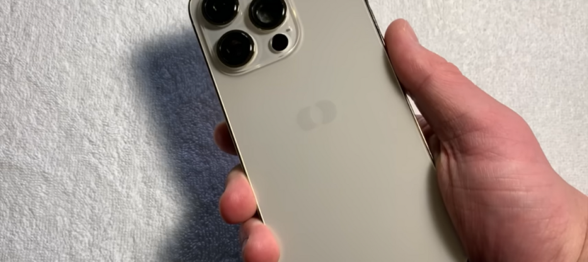 Compró en China un iPhone sin el logo de la manzana de Apple y resultó ...