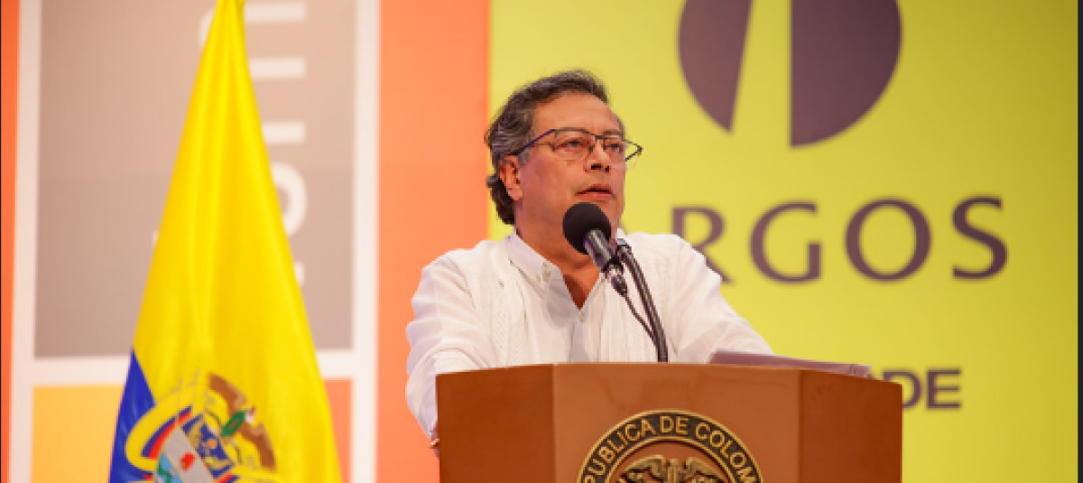 El presidente Gustavo Petro tiene una favorabilidad del 35%, según encuesta Invamer ...