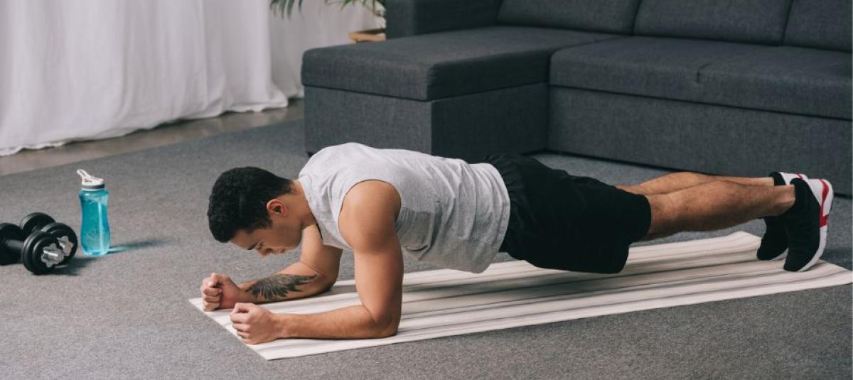 ¿A cuántas abdominales equivale un minuto de plancha? El poder y ...