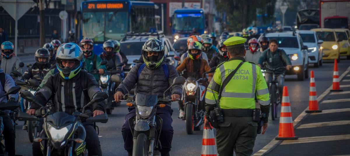 ¿Alcalde de Bogotá impondrá restricción de parrillero en moto por inseguridad? Esto respondió