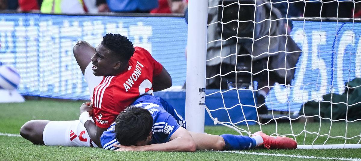 Taiwo Awoniyi, futbolista del Nottingham, está en coma inducido tras ...