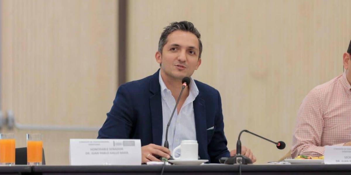 Invima: Senador Juan Pablo Gallo lanza alerta por desabastecimiento