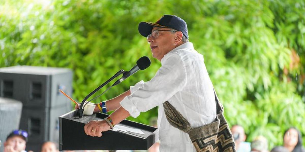 Presidente Petro pidió exhibir bandera del M-19 en aniversario del homicidio de Carlos Pizarro