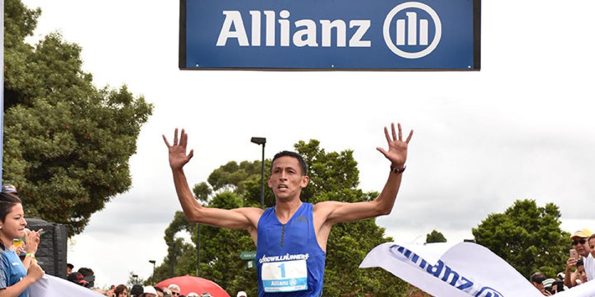 Angie Orjuela y John Tello, campeones de la carrera Allianz de 15k Bogotá.