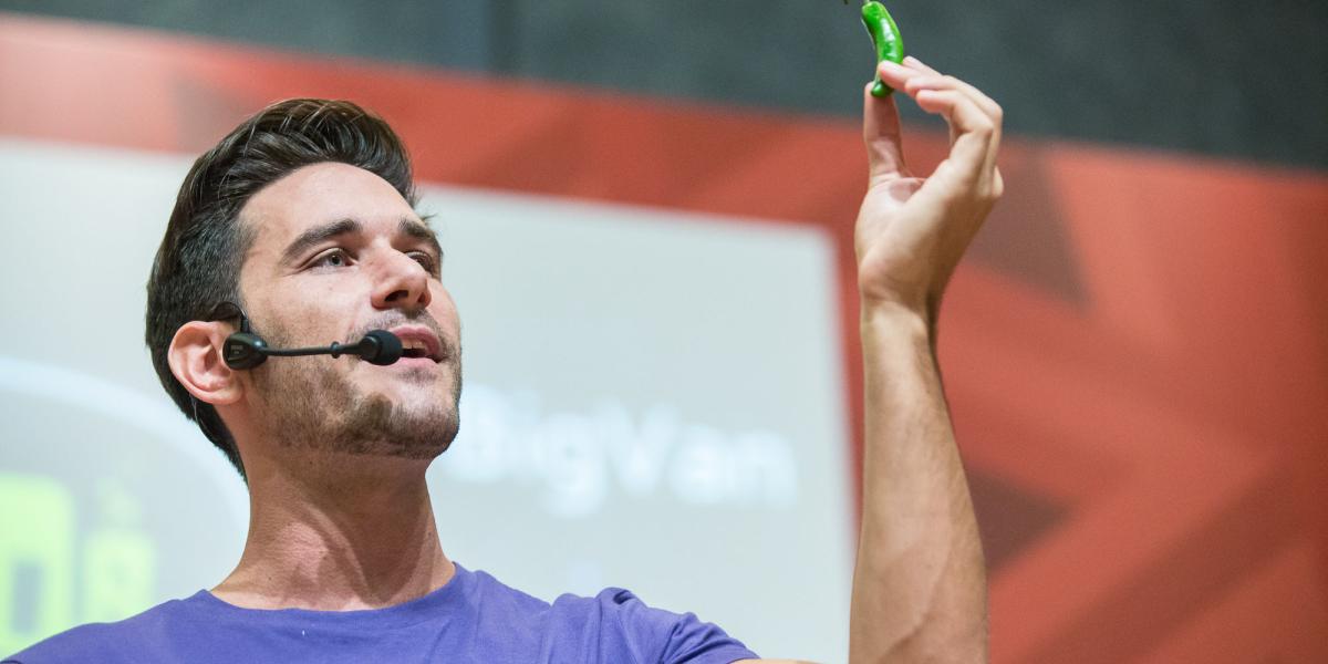 Javier Santaolalla en Colombia: entrevista con el científico y divulgador
