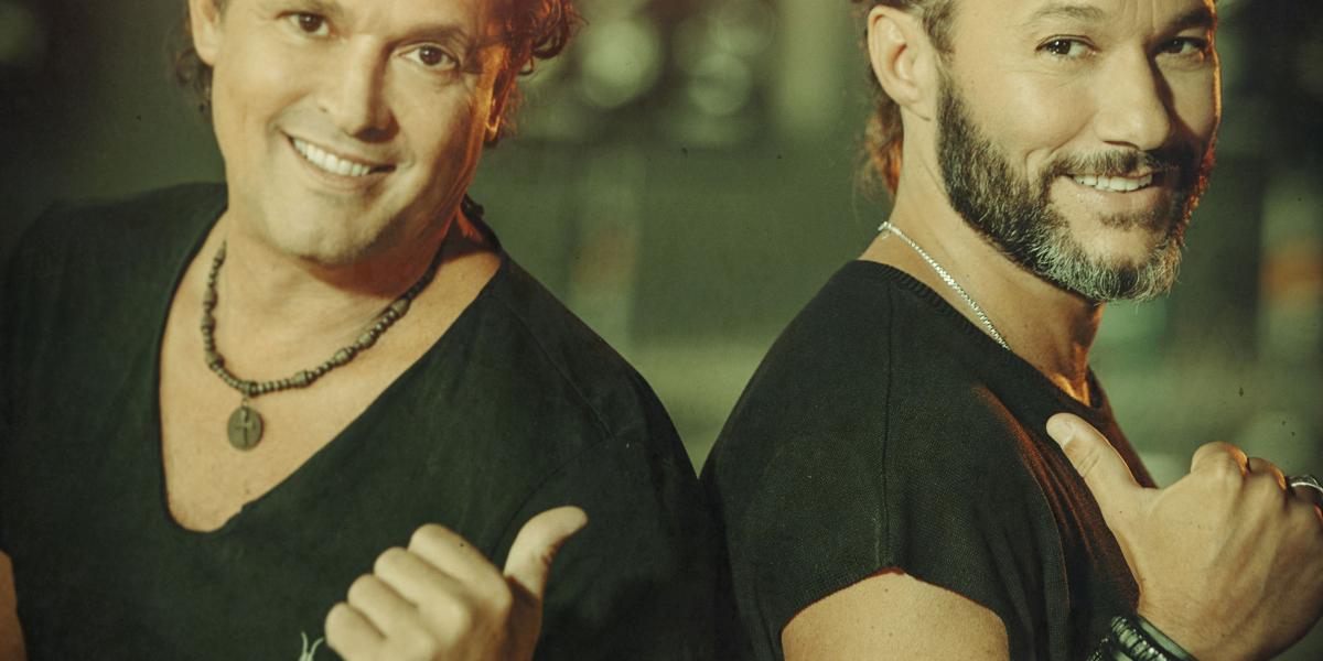 Diego Torres canta con Carlos Vives la canción Un poquito