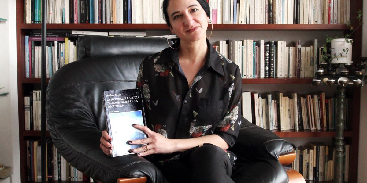 Andrea Mejía publica libro de cuentos La naturaleza seguía propagándose ...