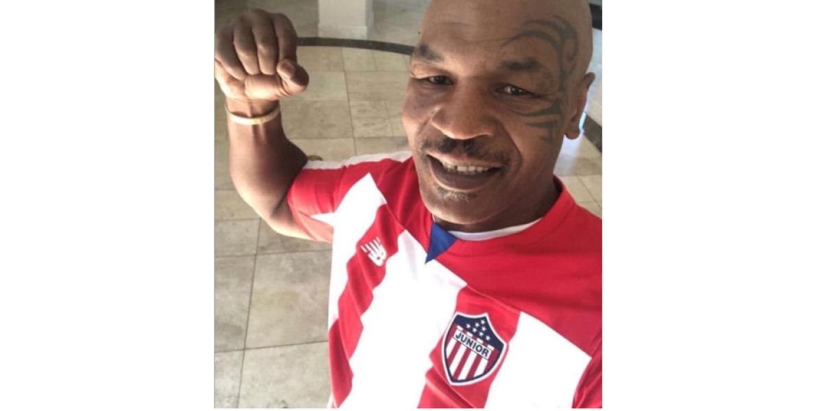 Fotos de Mike Tyson con la camiseta de Junior de Barranquilla