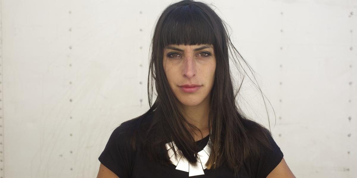 Moon Ribas, cyborg que se implantó un sensor en sus pies para sentir ...