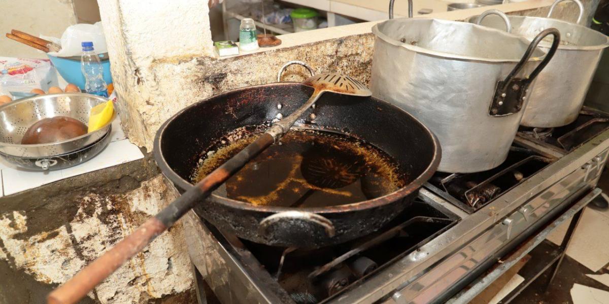Desalojan cocinas y decomisan alimentos en mal estado en Santa Marta