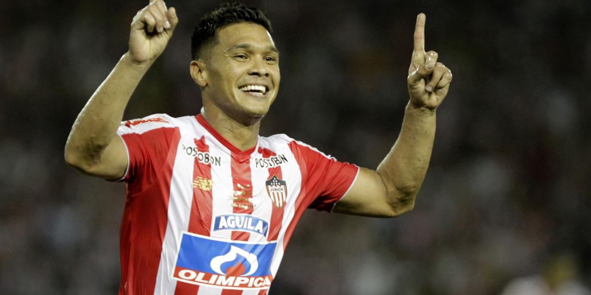 Teófilo Gutiérrez pregunta si quieren que vuelva a Junior y borra mensaje