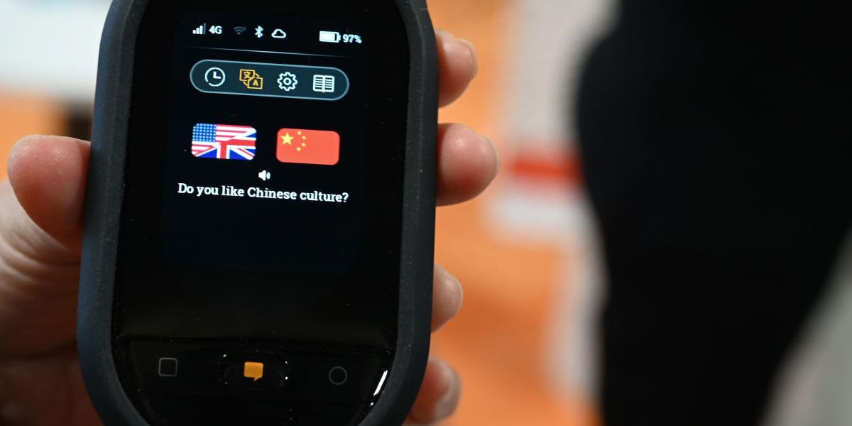 Cómo funcionan los dispositivos que traducen en tiempo real
