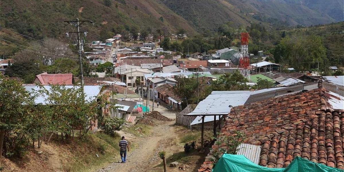 Defensoría alerta que disidencias Farc usan a Toribío para entrenar a niños