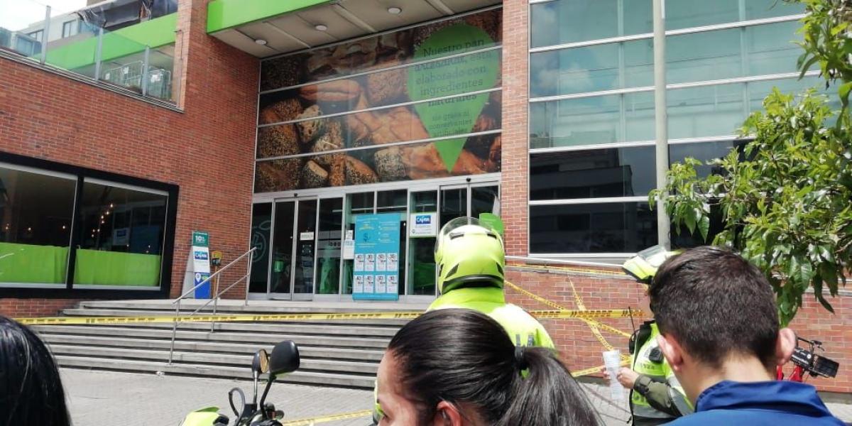 Reportan ataque a bala en Carulla de la 116, en Bogotá