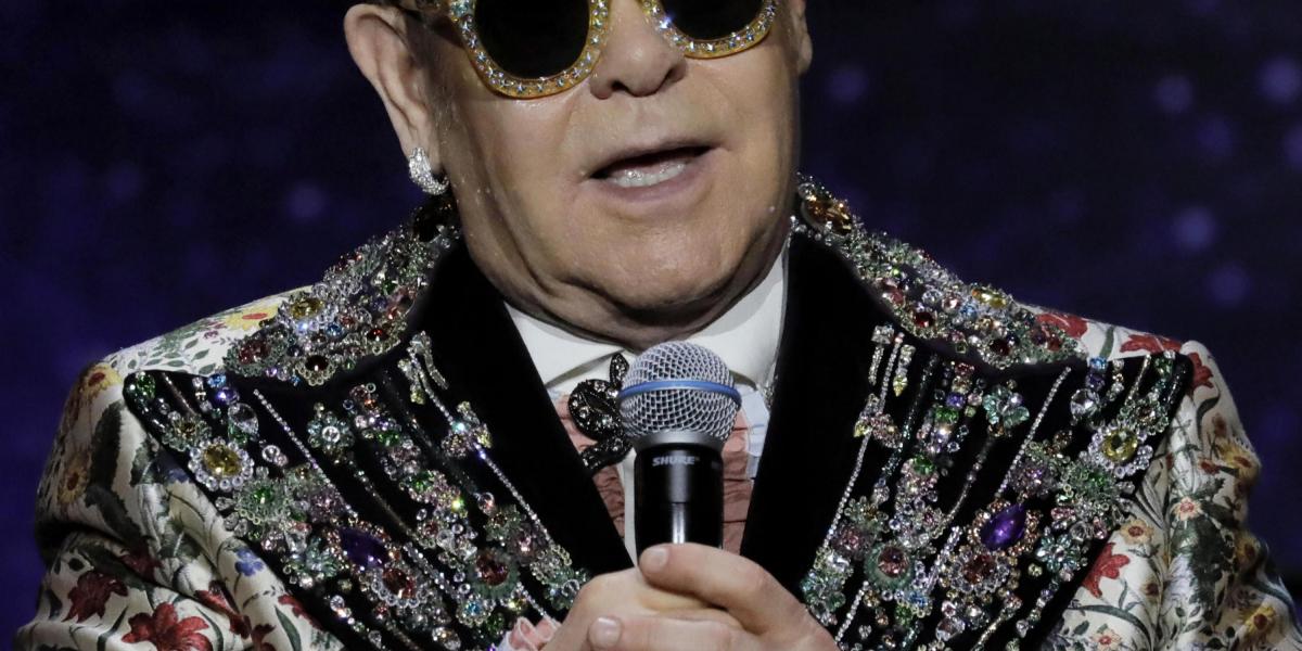 Elton John se despide de los escenarios, luego de 52 años en ellos