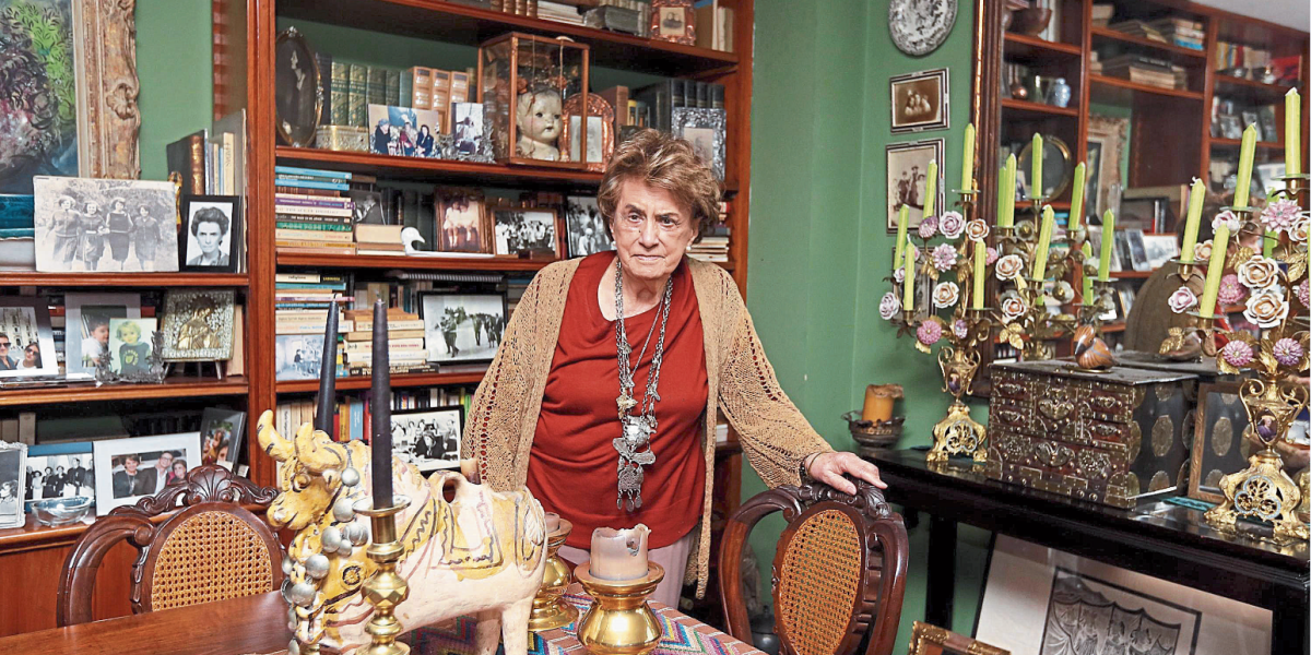 La periodista y diplomática Clara Nieto prepara un libro sobre su vida