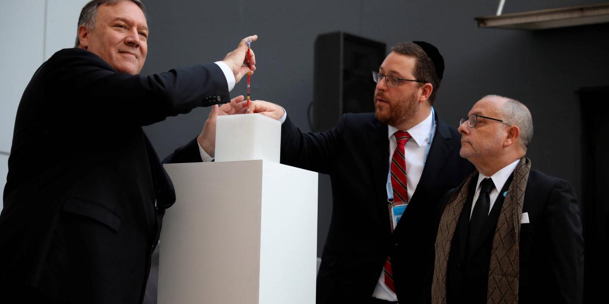 Pompeo respalda a Argentina en aniversario de atentado a mutual judía