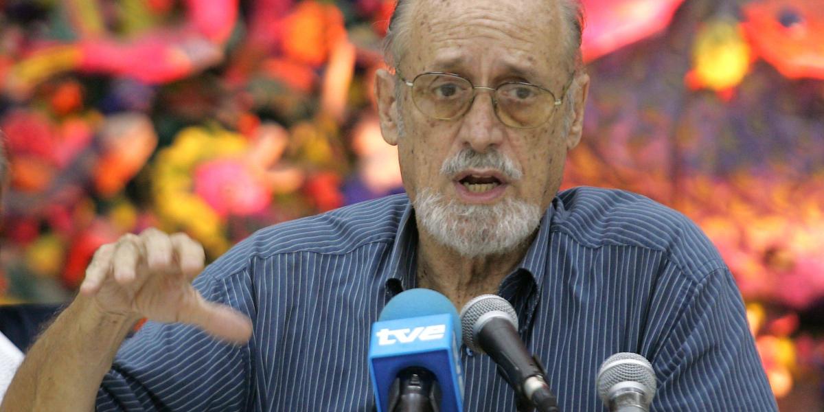 Muere el poeta Roberto Fernández Retamar