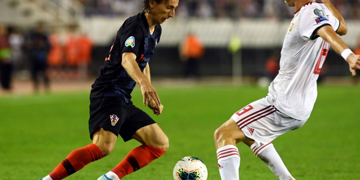 Luka Modric llora, tras homenaje de sus compañeros de Croacia