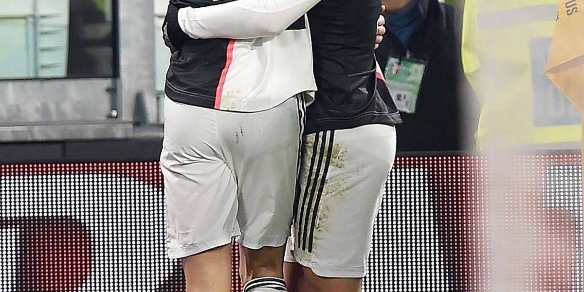 Beso De Cristiano Ronaldo Y Paulo Dybala En La Celebración De Un Gol