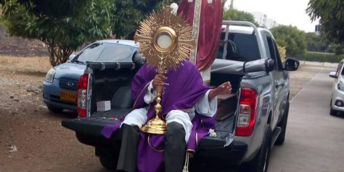 La lucha del sacerdote de Valledupar para que la gente se quede en casa