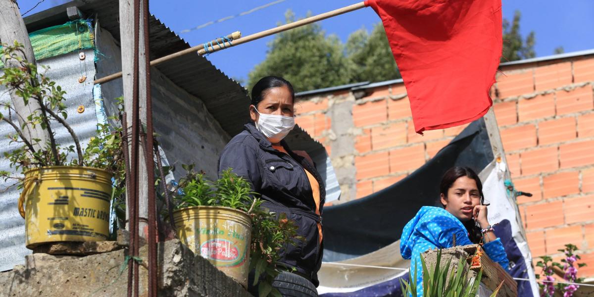 La historia de los trapos rojos, un llamado para dar la mano