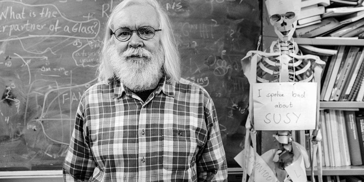 Entrevista con John Ellis, uno de los físicos teóricos más importantes ...