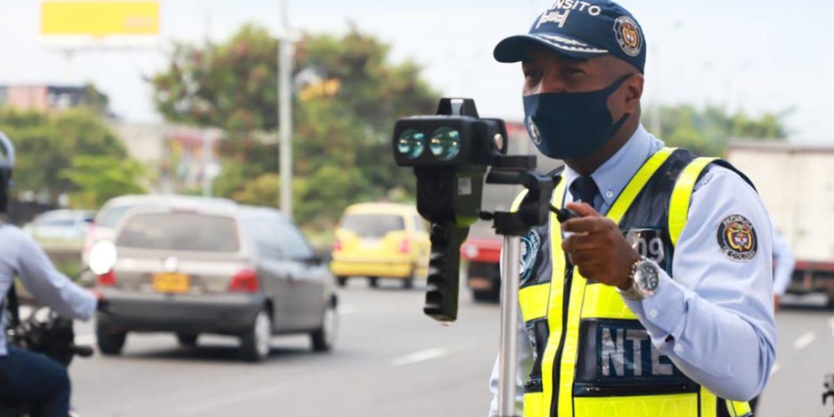 Agentes de tránsito tendrán cámaras en Cali para mayor transparencia en ...