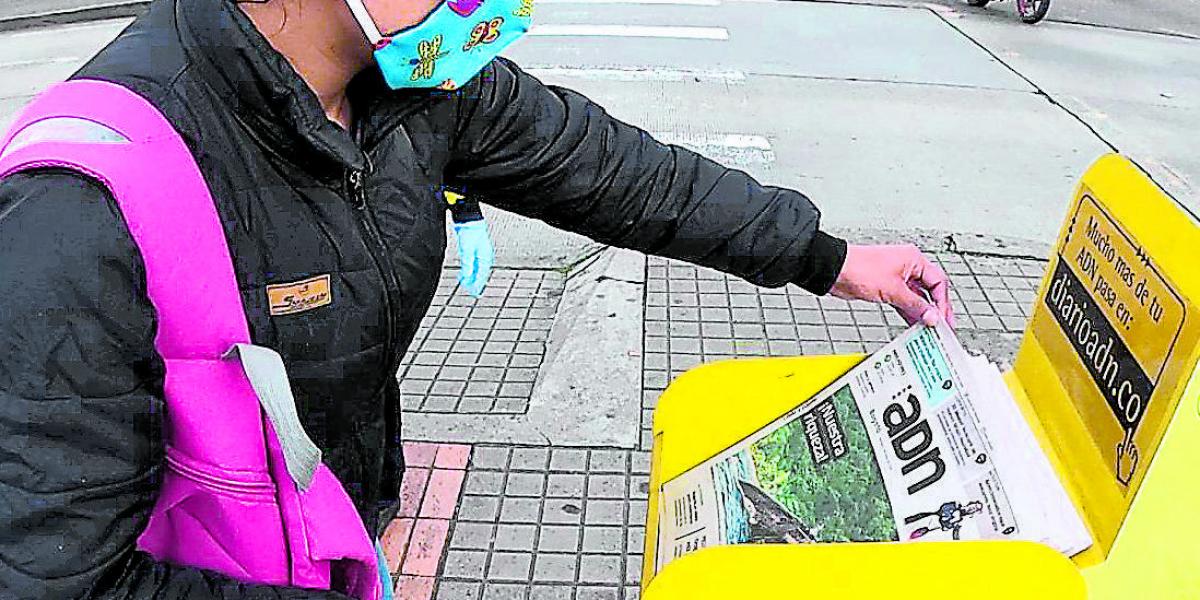 ADN, el diario gratuito que va con los transeúntes de las capitales