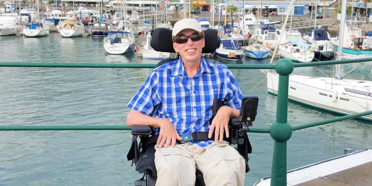 Él es Peter Scott-Morgan, el 'cyborg' que vive gracias a la tecnología