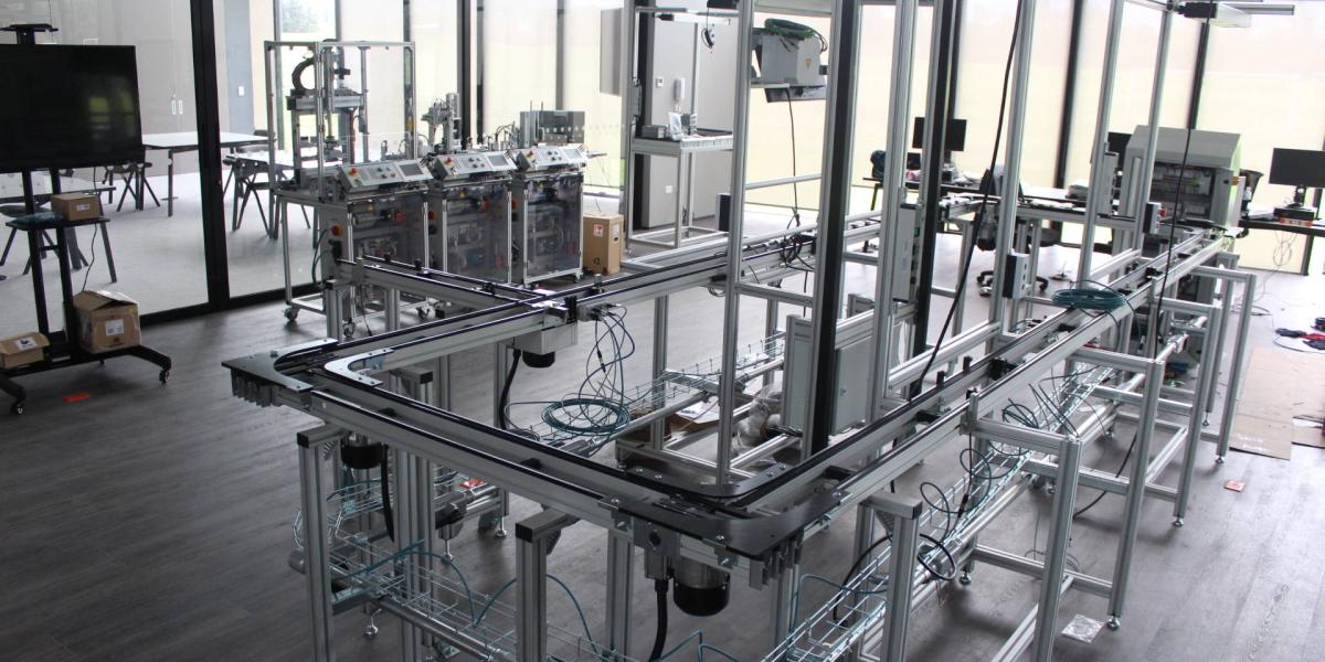 Universidad de Rosario presenta sus laboratorios UR Steam