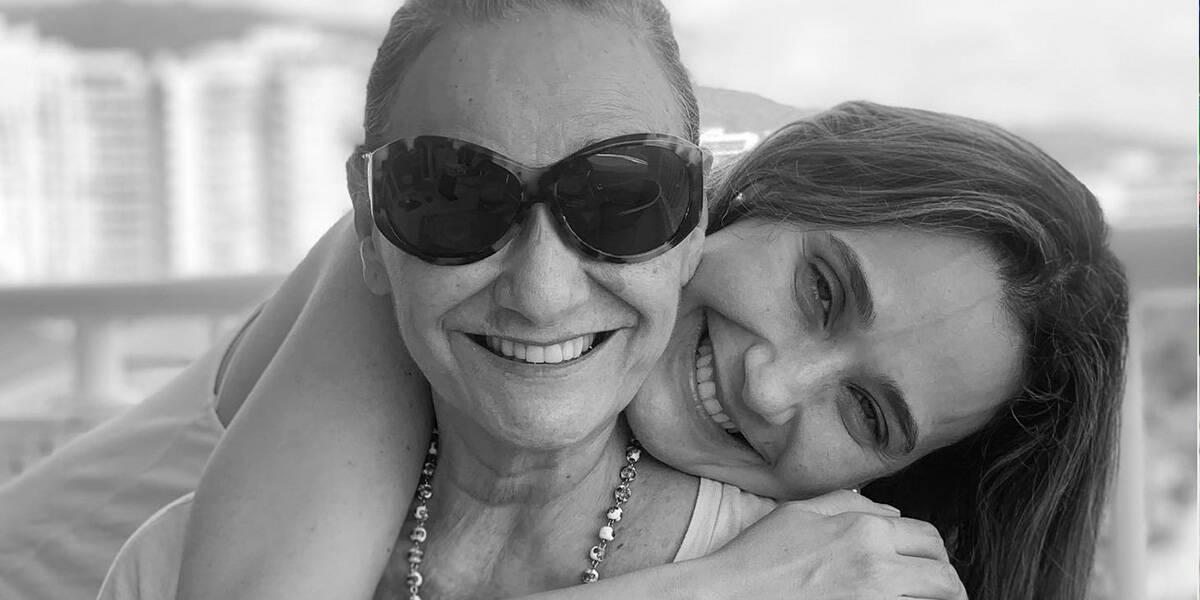 Inés María Zabarían informa que su madre, Inés Pinto, falleció