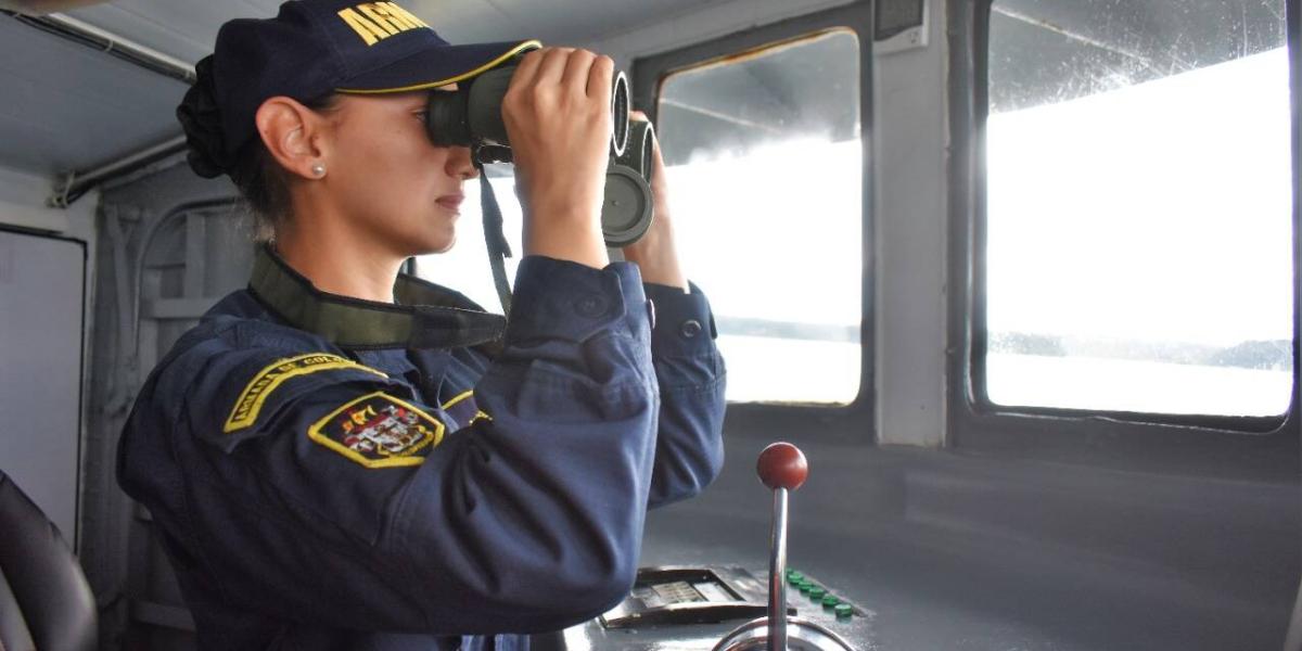 Día de la Mujer: la teniente de fragata al mando de buque de la Armada