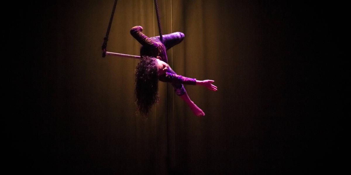 Andrea Meneses habla de la obra Un abrazo al vacío, homenaje a su mamá