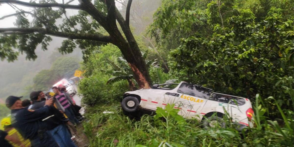 Accidente Bucaramanga Accidente De Buseta Escolar Deja Menores Heridos