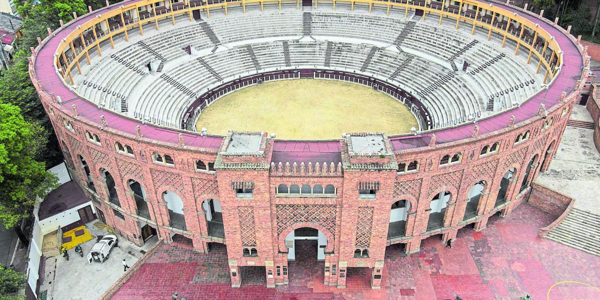 La Santamaría: periodistas publican libro sobre los 90 años de la plaza