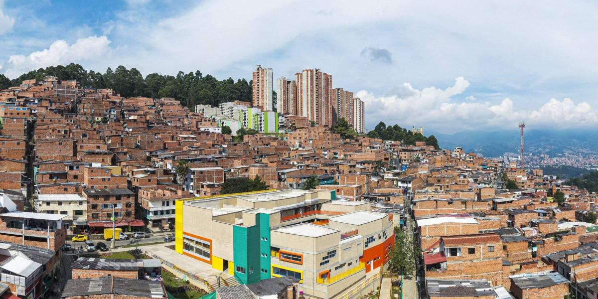 Entregan Jardín Buen Comienzo en el barrio Pablo Escobar de Medellín