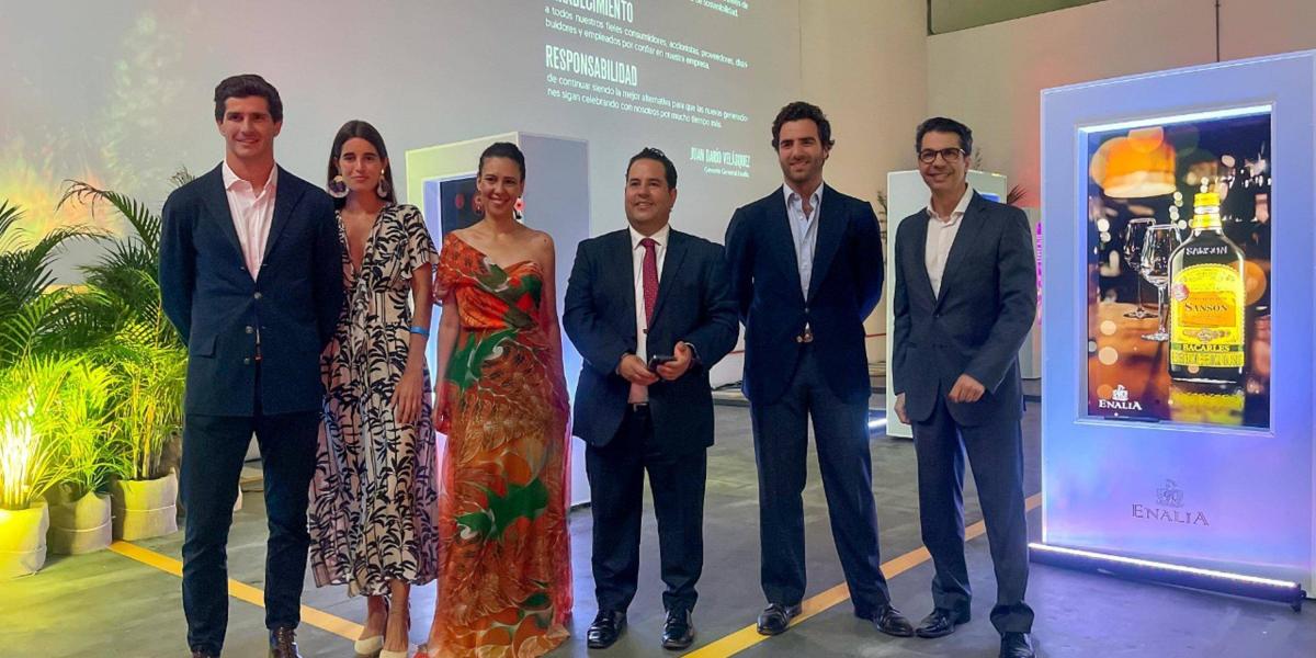 Una compañía cumplió 60 años amenizando los festejos en el país