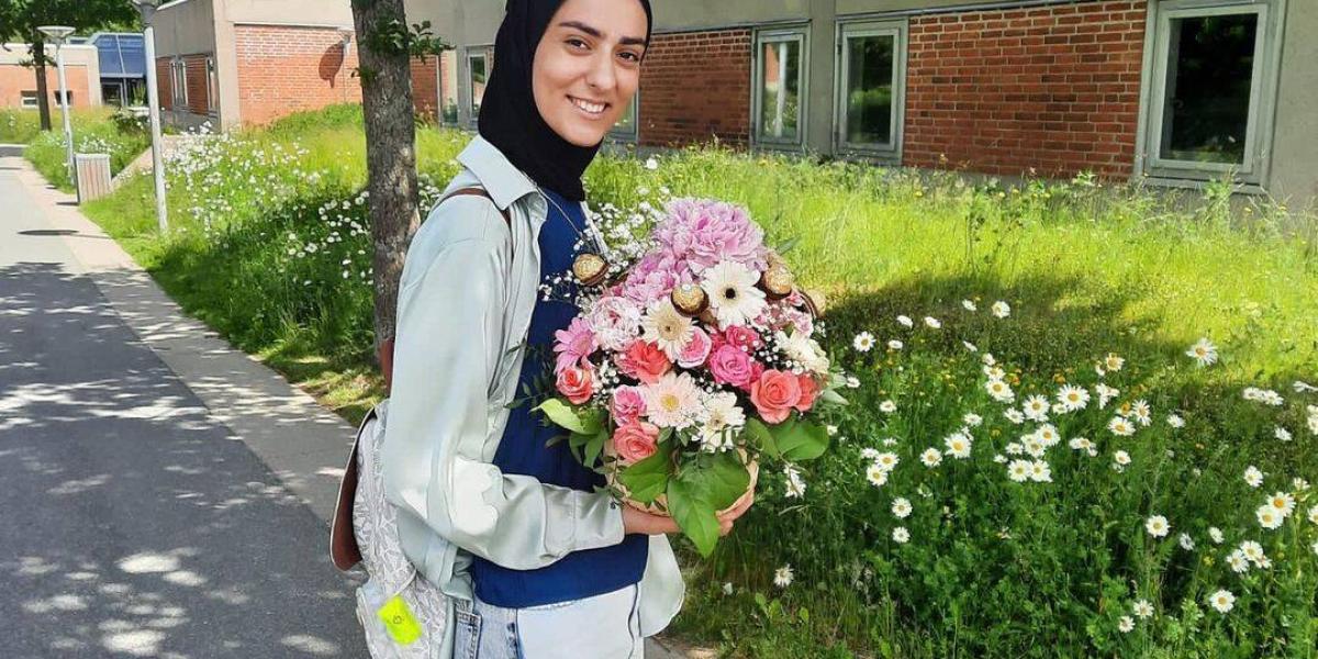 Hincha musulmana asombra con su dominio del balón en Mundial Qatar