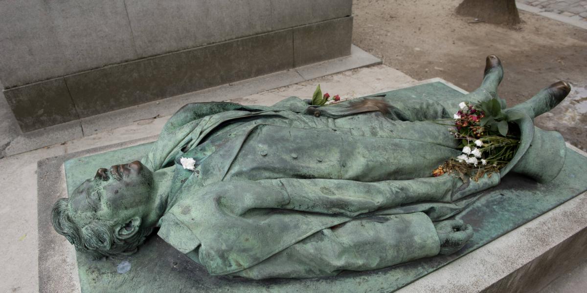 La tumba más manoseada del mundo: la escultura de Victor Noir