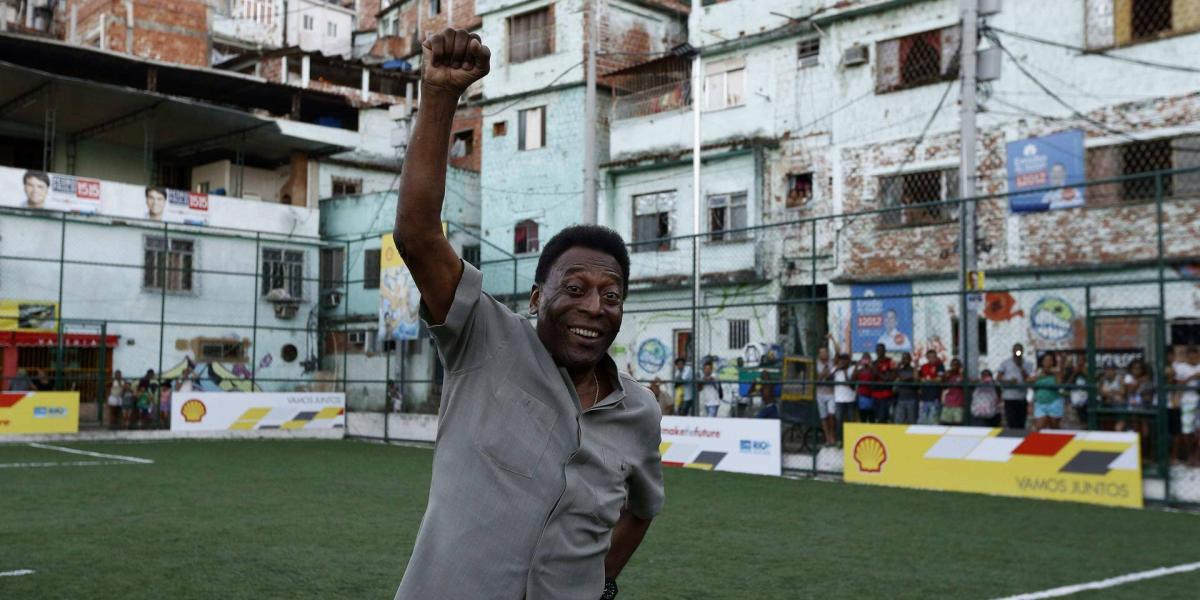 Pelé incursionó como compositor, cantante y productor musical