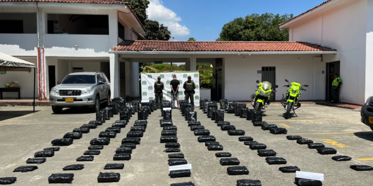Policía Incauta Camioneta De Alta Gama Con Más De 500 Kilos De Marihuana