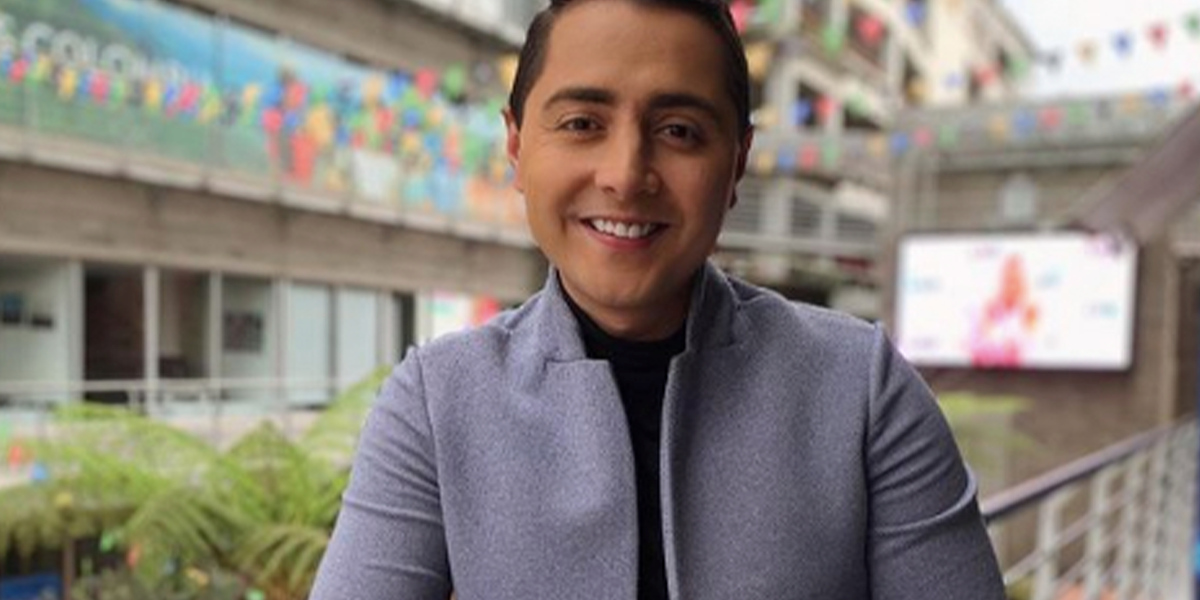 Pablo Arango, de Noticias Caracol, responde con a mensaje de homofobia