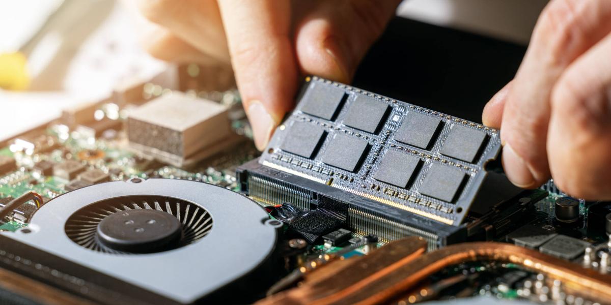 ¿Qué es la memoria RAM y cuáles son sus funciones?